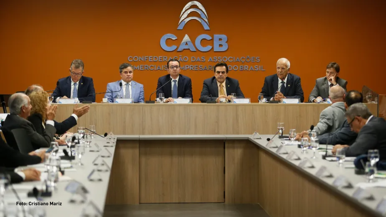 Seminário promovido pela Confederação das Associações Comerciais e ...